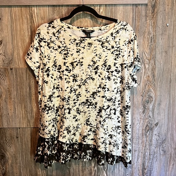 Vera Wang | Tops | Vera Wang Short Sleeve Flutter Tee | Poshmark